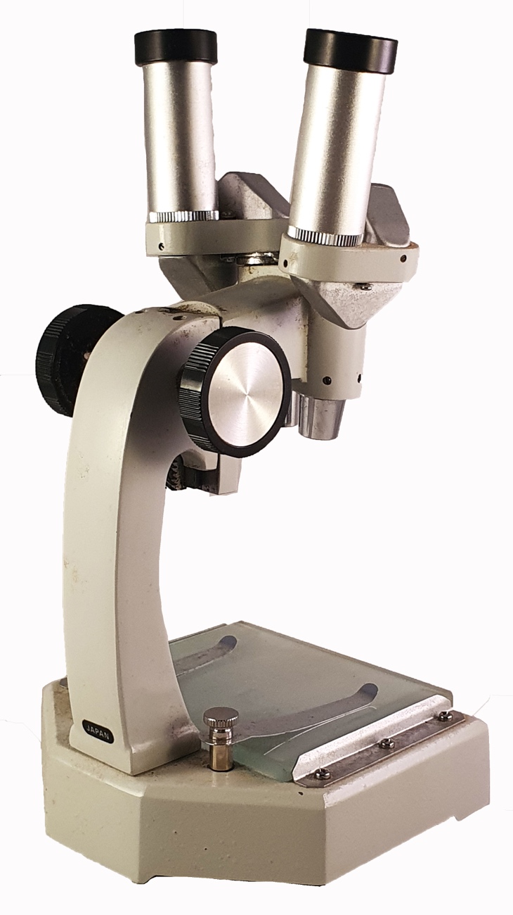 A close-up of a microscopeDescription automatically generated