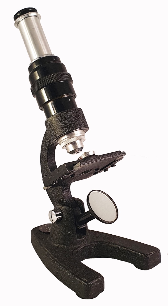 A close-up of a microscopeDescription automatically generated