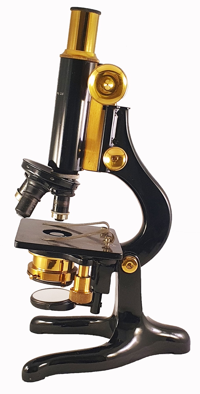 A close-up of a microscopeDescription automatically generated