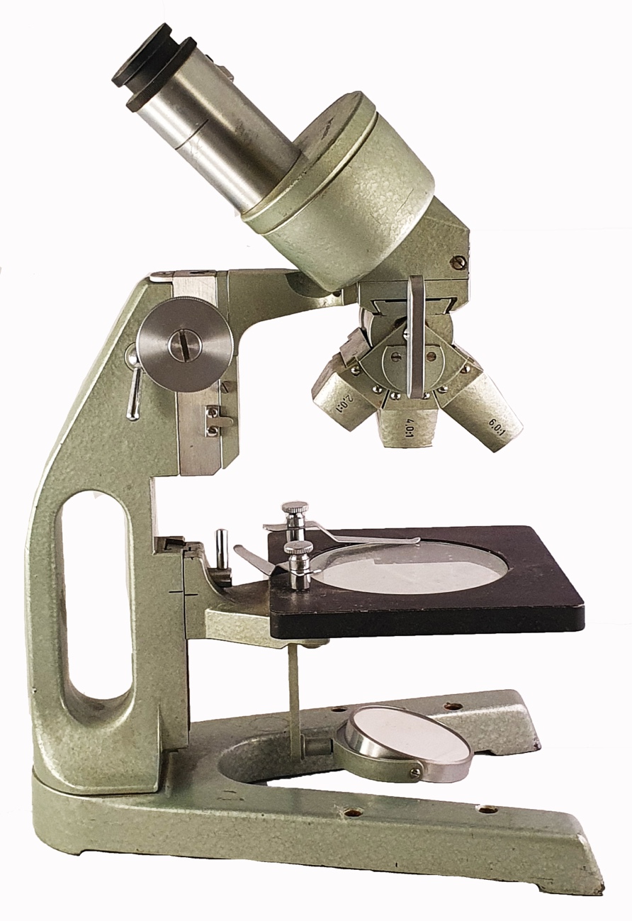 A close-up of a microscopeDescription automatically generated