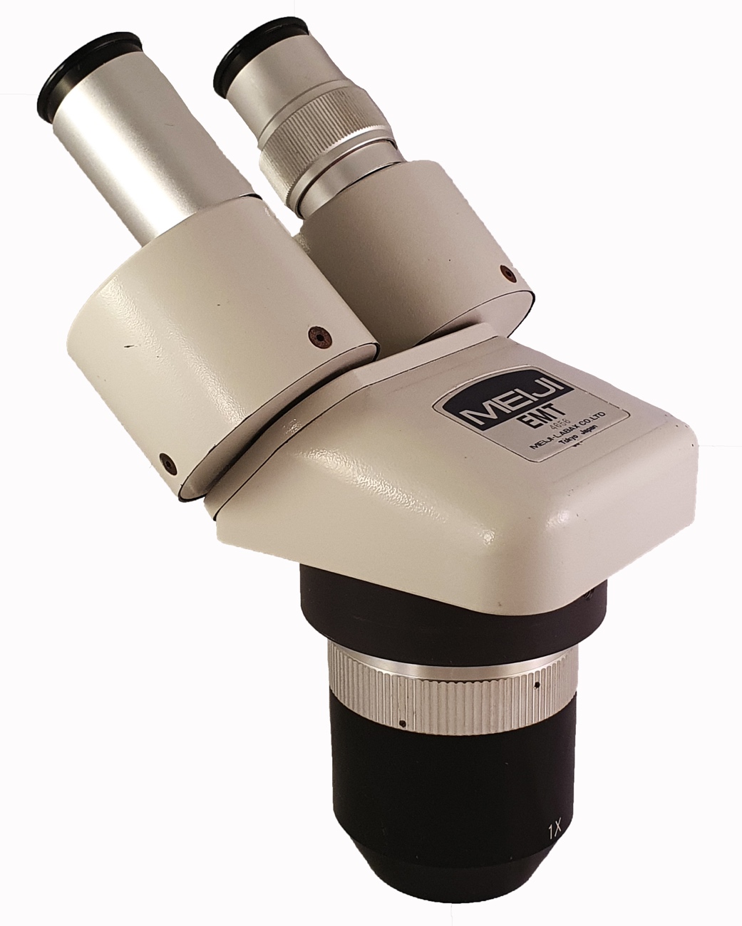 A close-up of a microscopeDescription automatically generated