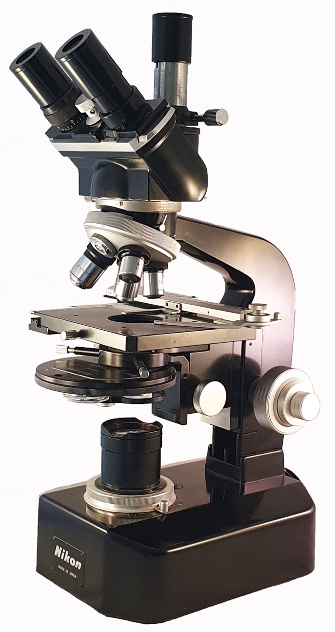 A close-up of a microscopeDescription automatically generated