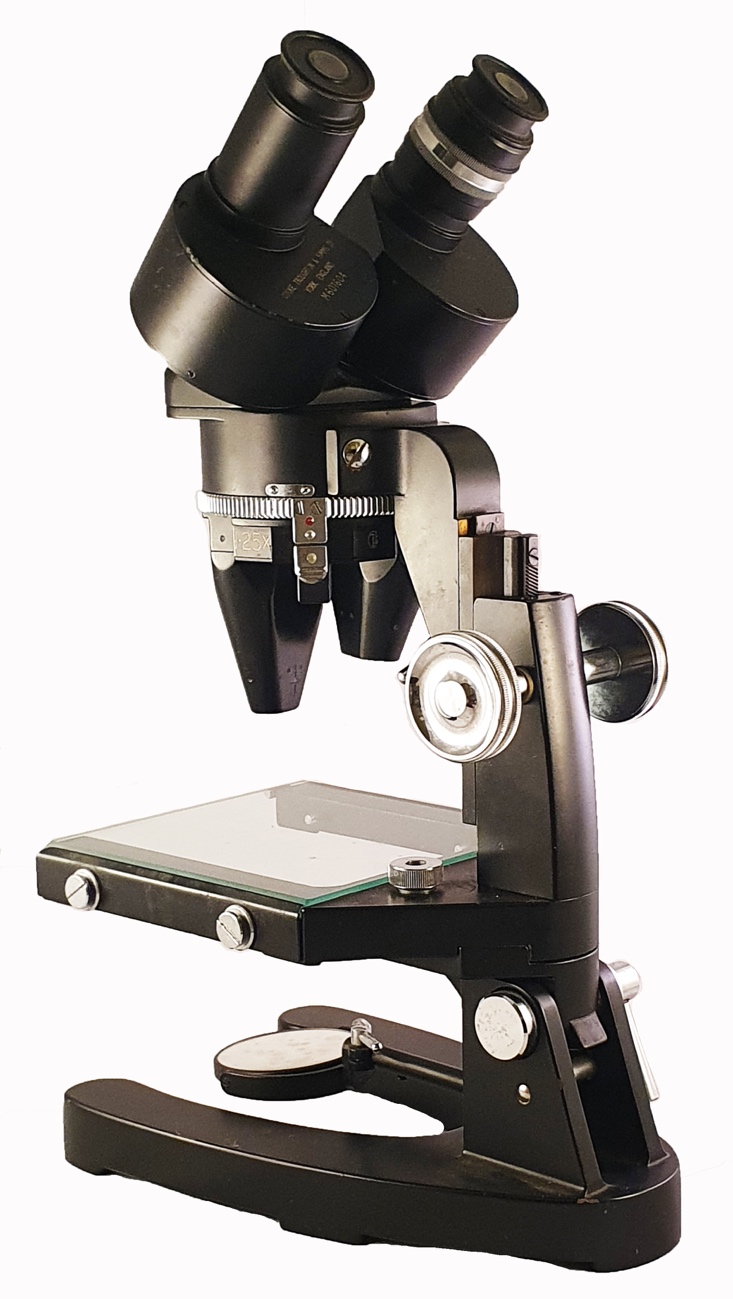 A close-up of a microscopeDescription automatically generated