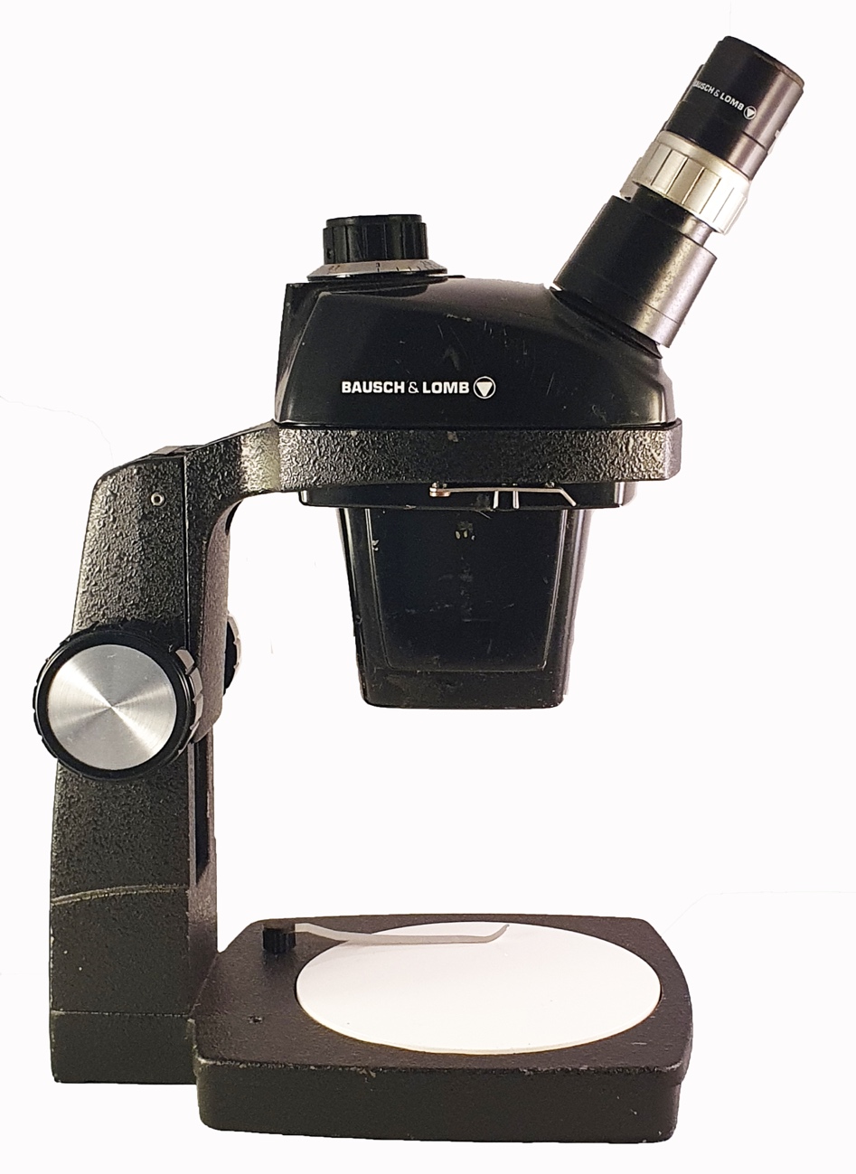 A close-up of a microscopeDescription automatically generated