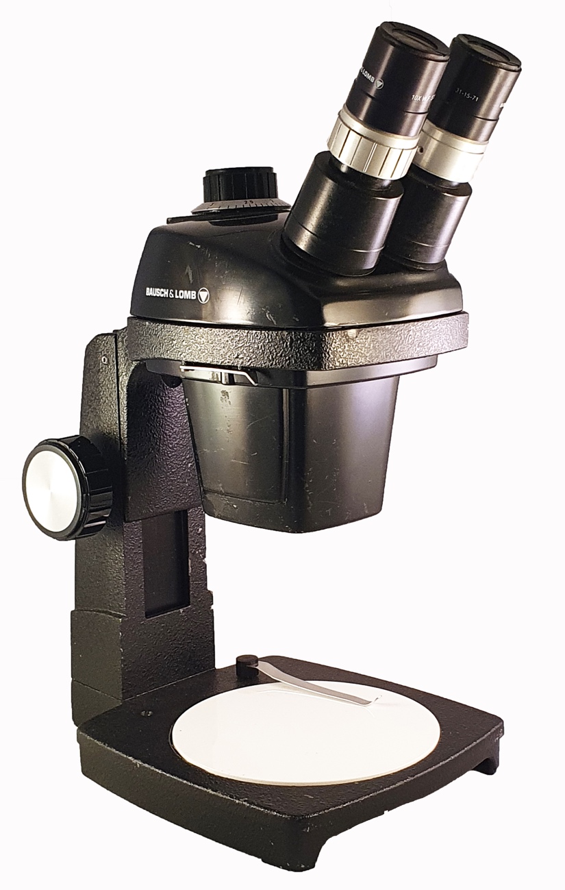 A close-up of a microscopeDescription automatically generated