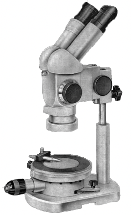 A close-up of a microscopeDescription automatically generated