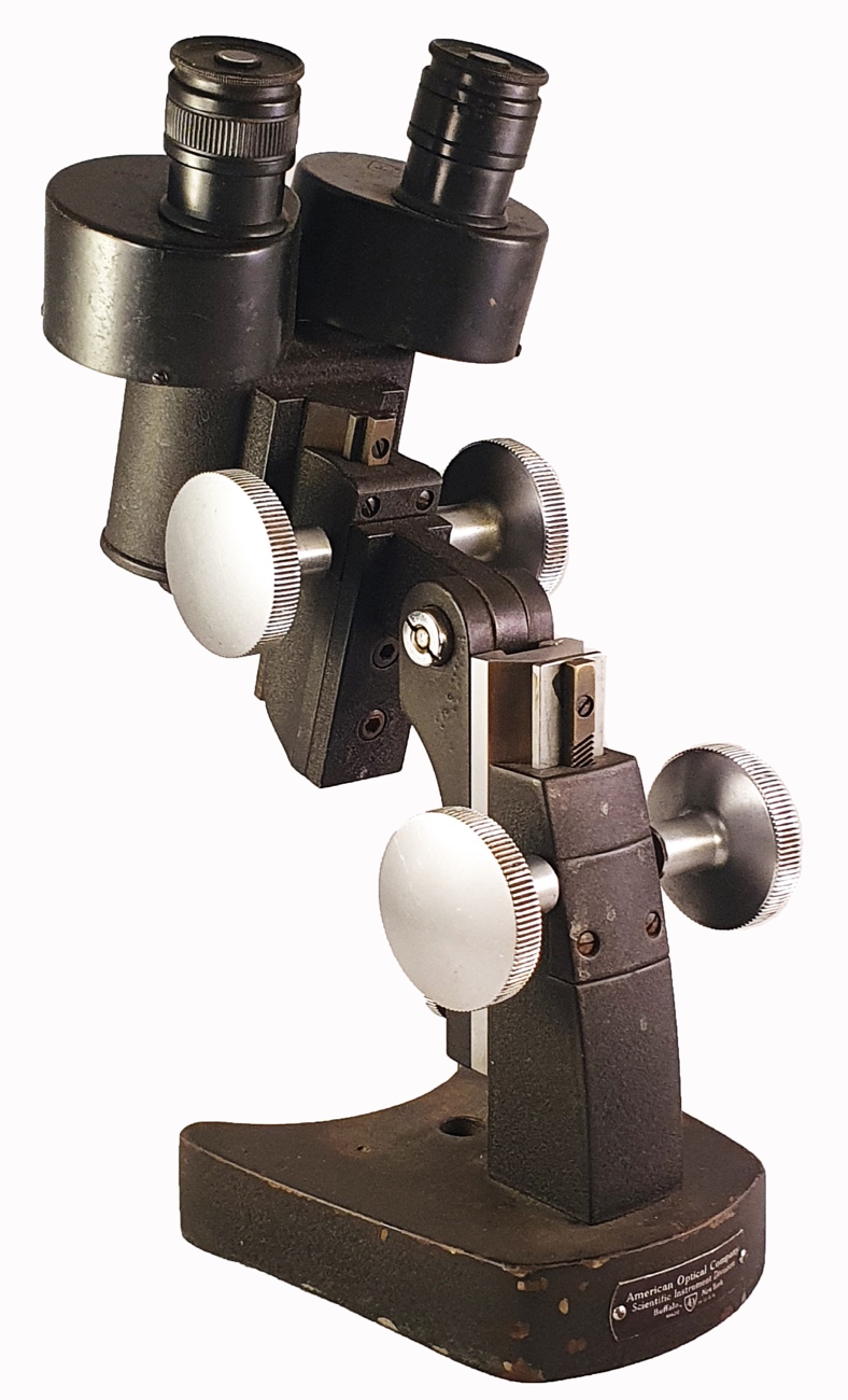 A close-up of a microscopeDescription automatically generated