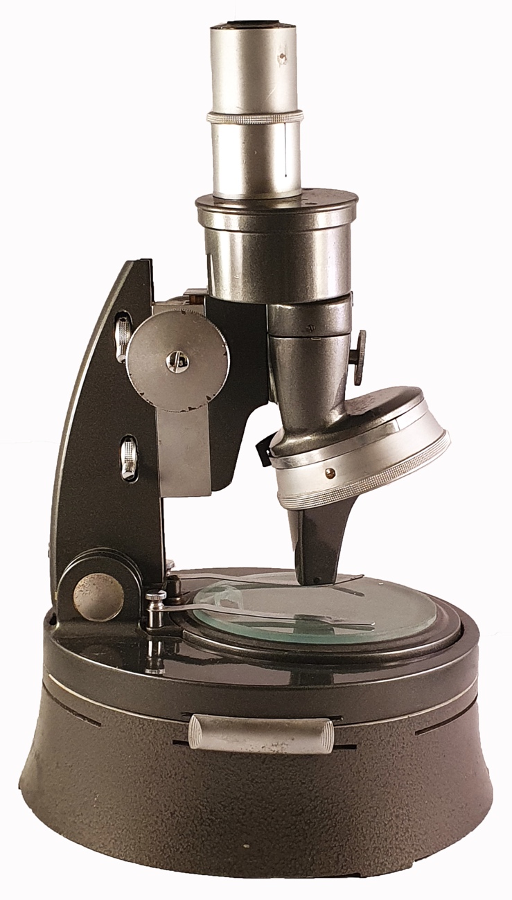 A close-up of a microscopeDescription automatically generated