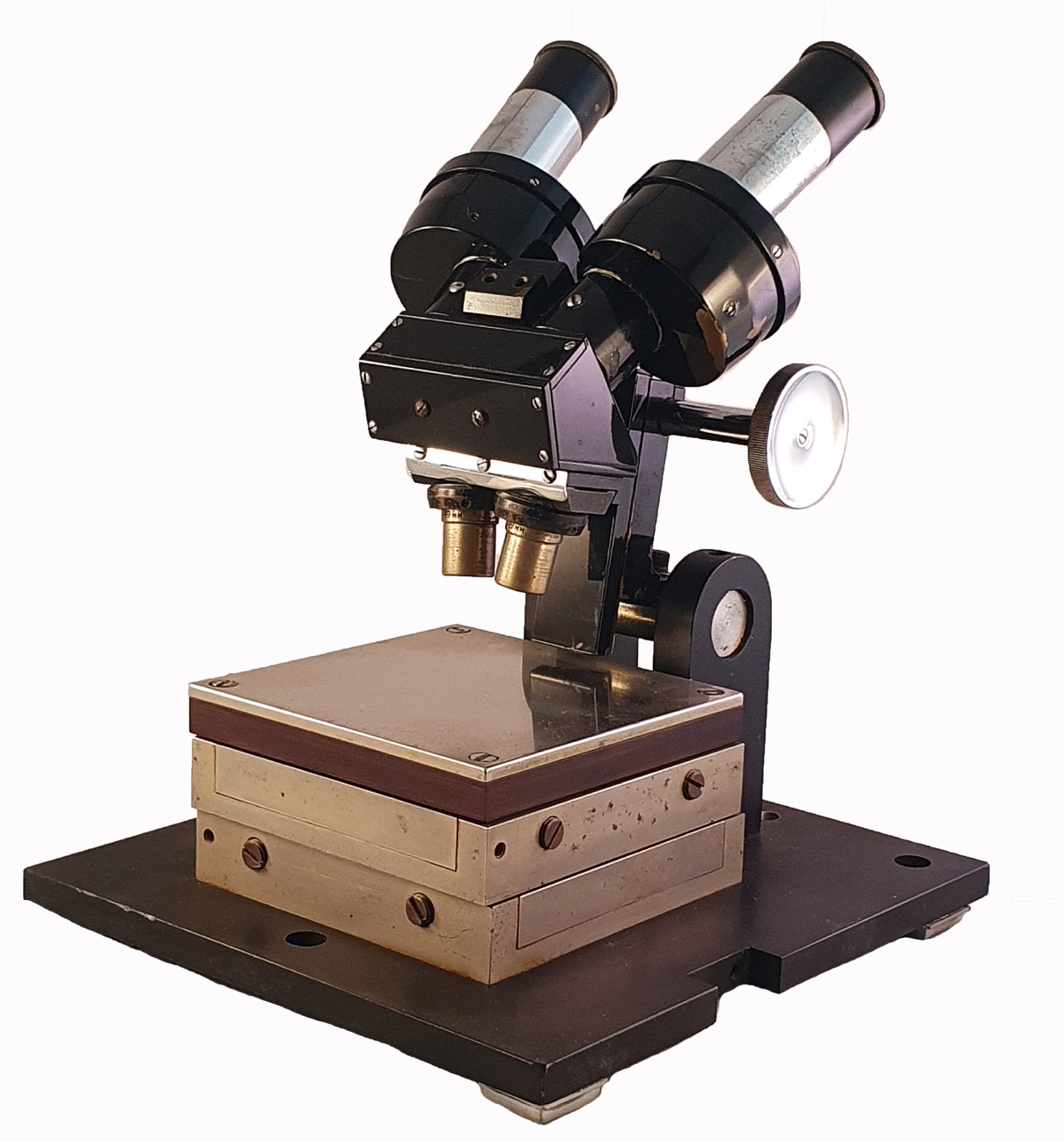 A black and silver microscopeDescription automatically generated with ...