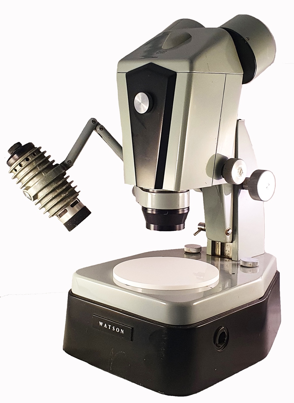 A close-up of a microscopeDescription automatically generated