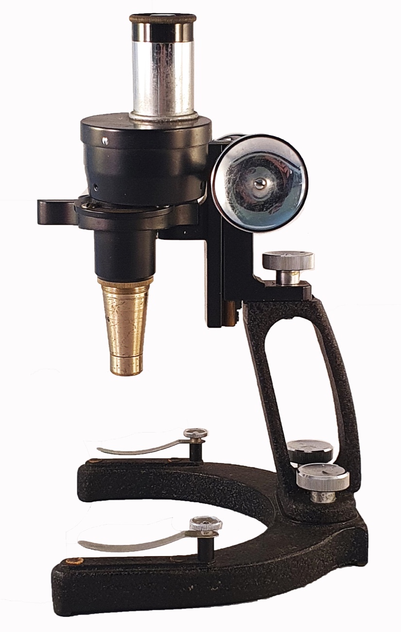 A close-up of a microscopeDescription automatically generated