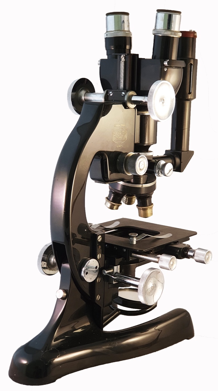 A close-up of a microscopeDescription automatically generated