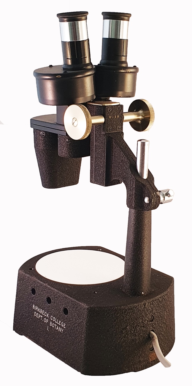 A close-up of a microscopeDescription automatically generated