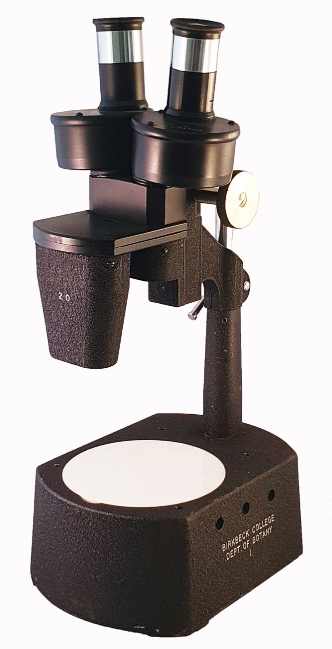 A close-up of a microscopeDescription automatically generated