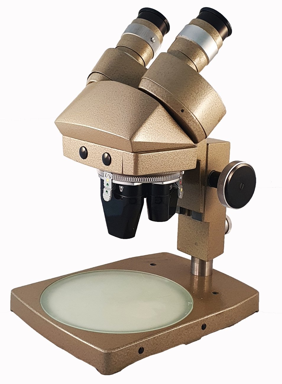 A close-up of a microscopeDescription automatically generated