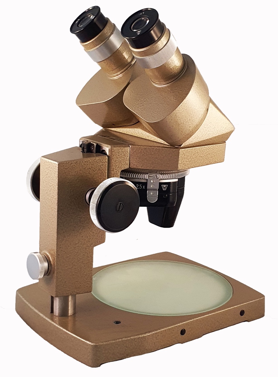 A gold microscope with a white backgroundDescription automatically ...