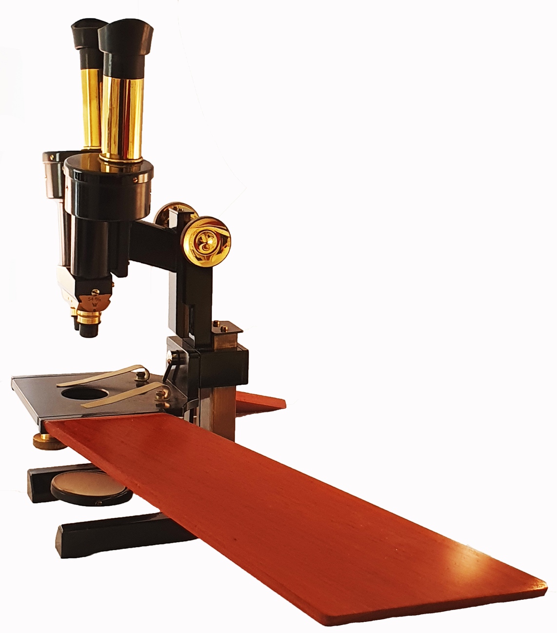 A close-up of a microscopeDescription automatically generated