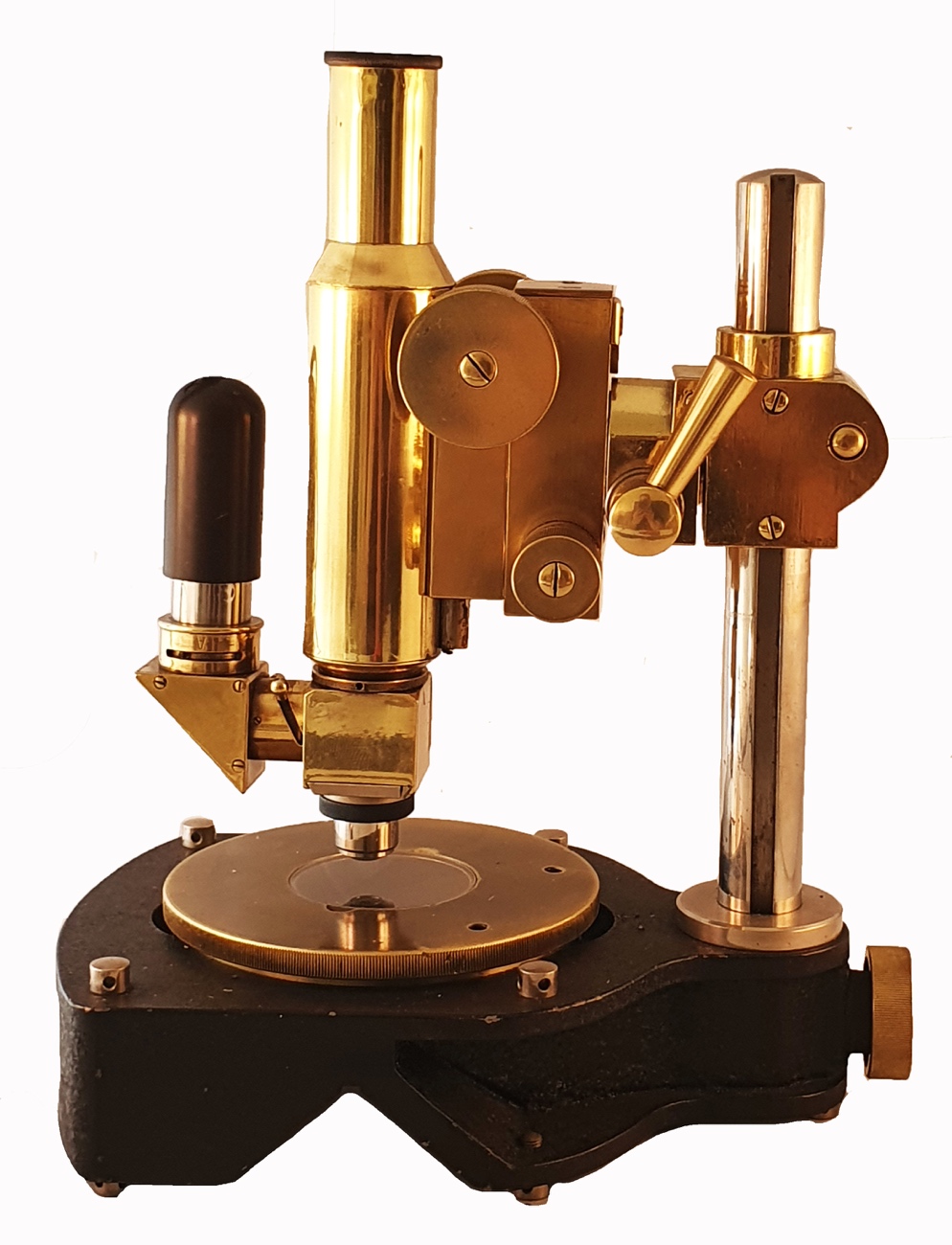 A gold and black microscopeDescription automatically generated