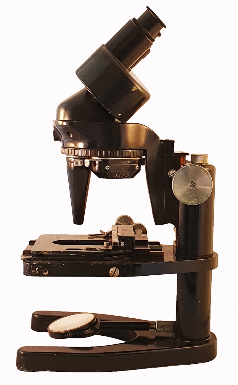 A close-up of a microscopeDescription automatically generated