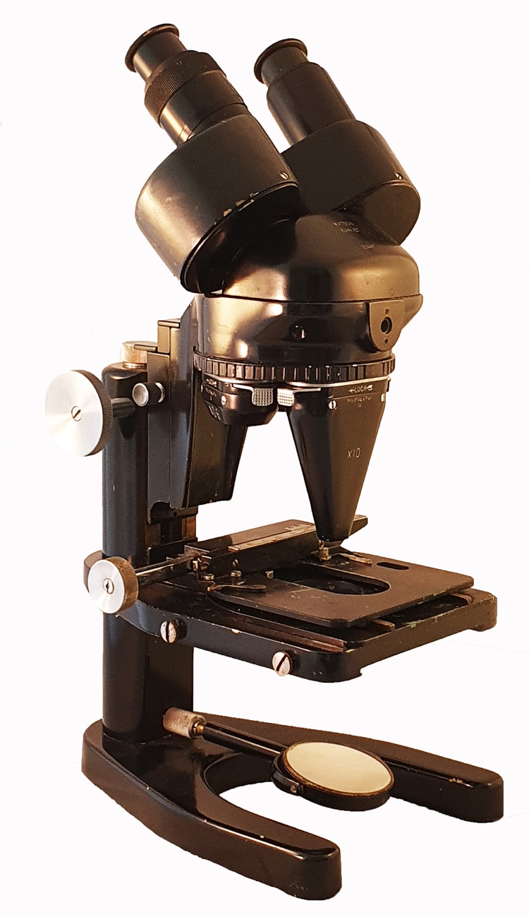 A close-up of a microscopeDescription automatically generated