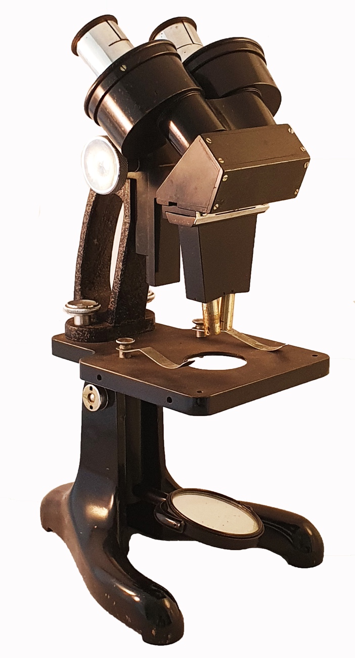 A close-up of a microscopeDescription automatically generated