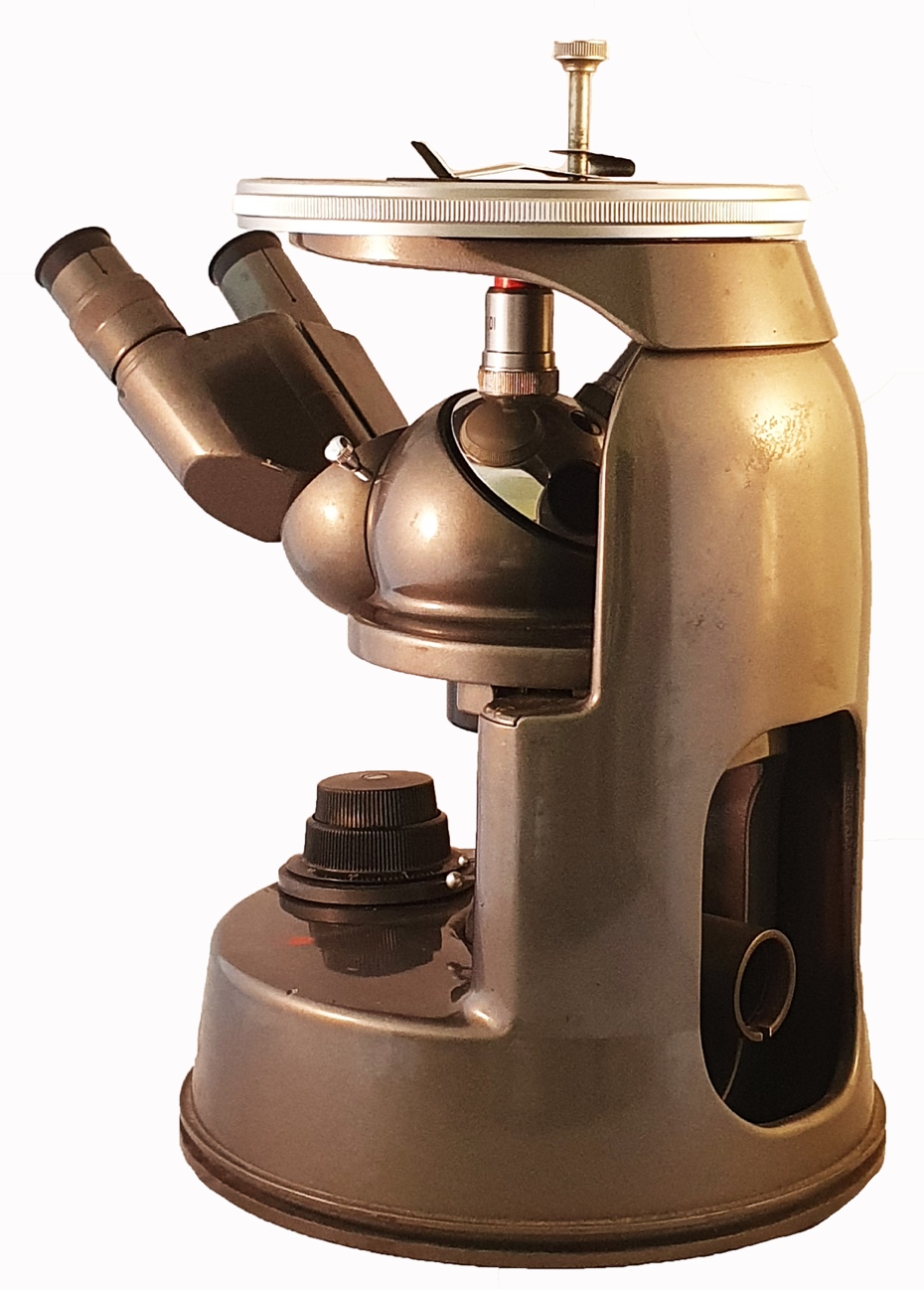 A close-up of a microscopeDescription automatically generated