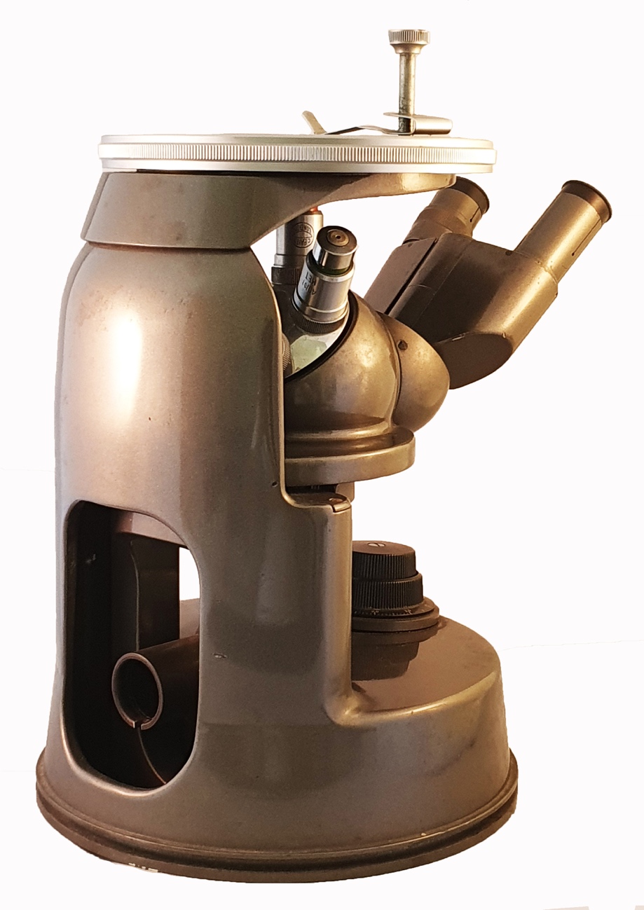 A close-up of a microscopeDescription automatically generated