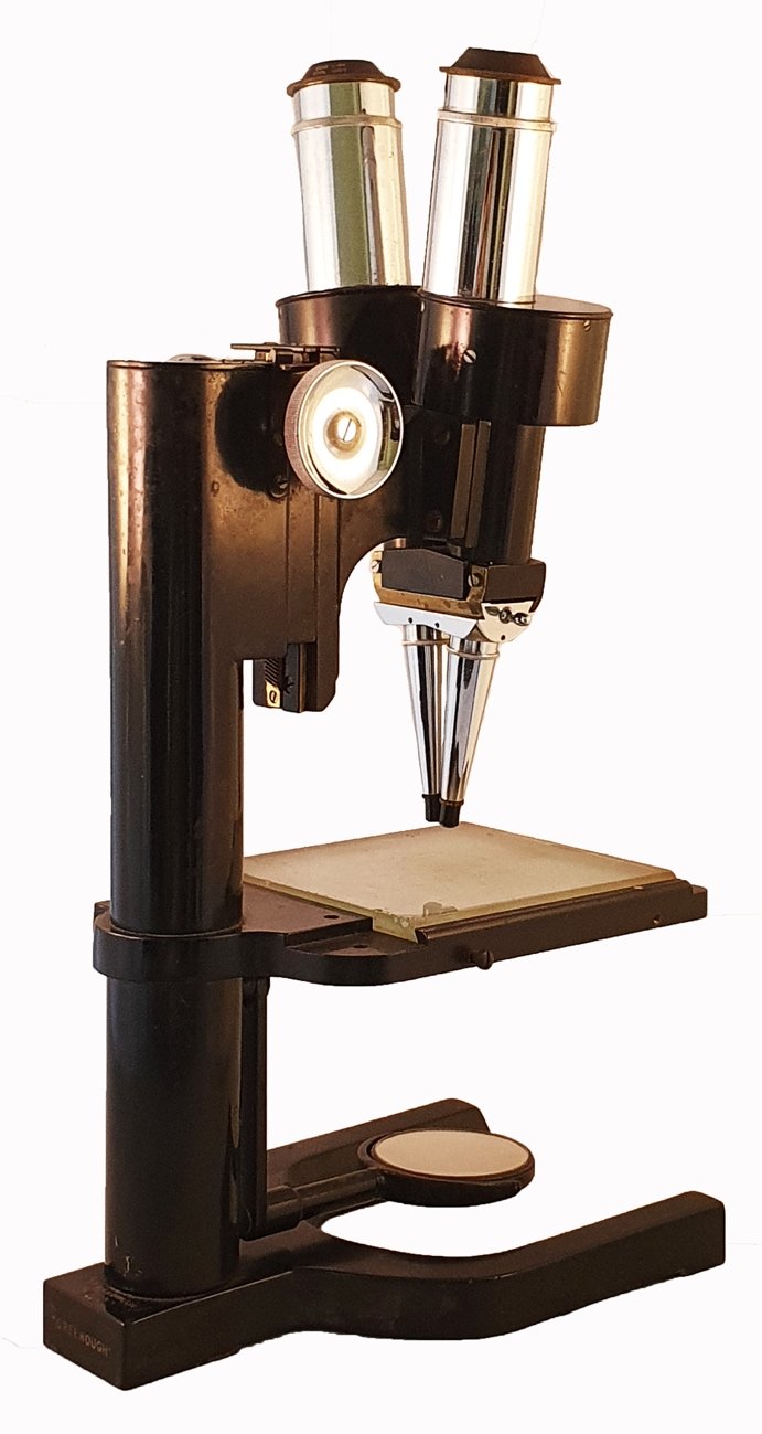 A close-up of a microscopeDescription automatically generated