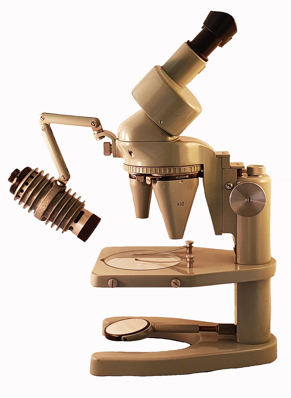 A close-up of a microscopeDescription automatically generated