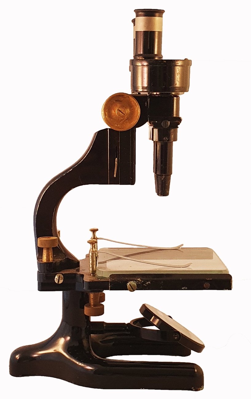 A close-up of a microscopeDescription automatically generated