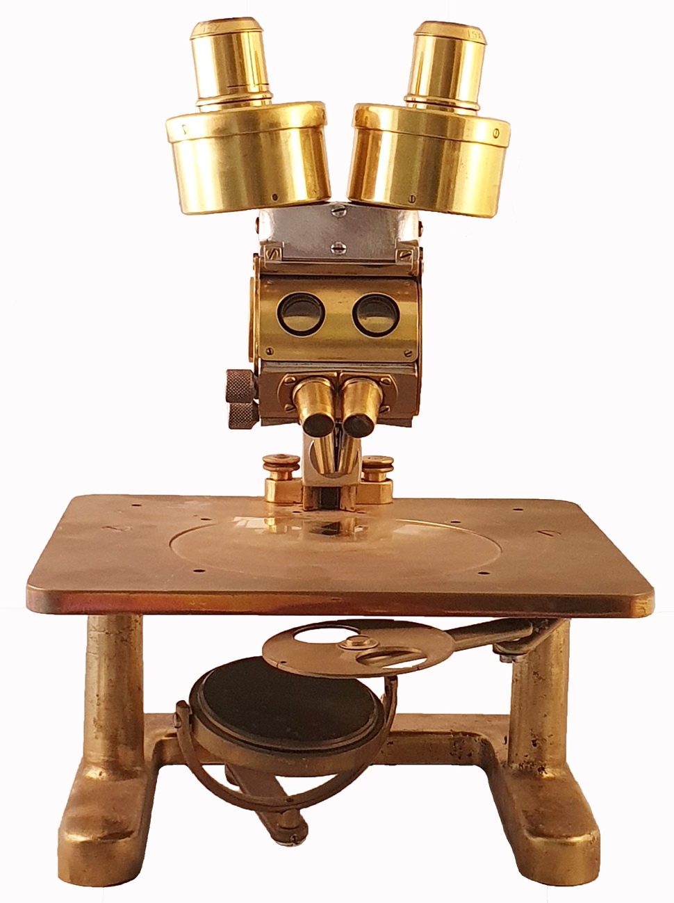 A close-up of a microscopeDescription automatically generated