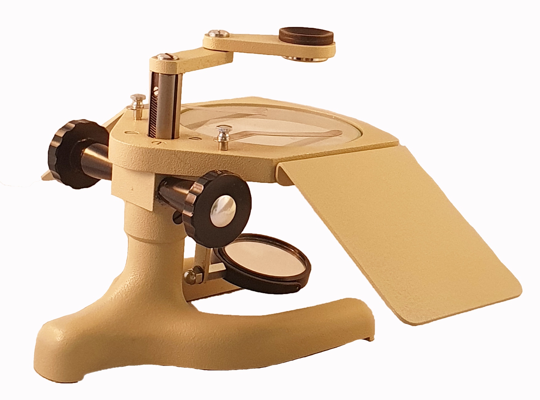 A close-up of a microscopeDescription automatically generated