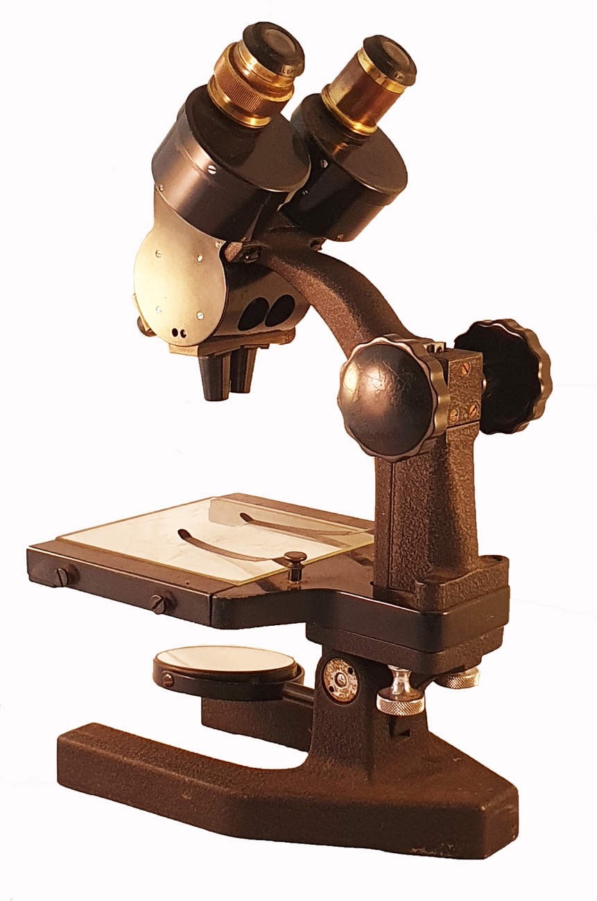 A close-up of a microscopeDescription automatically generated