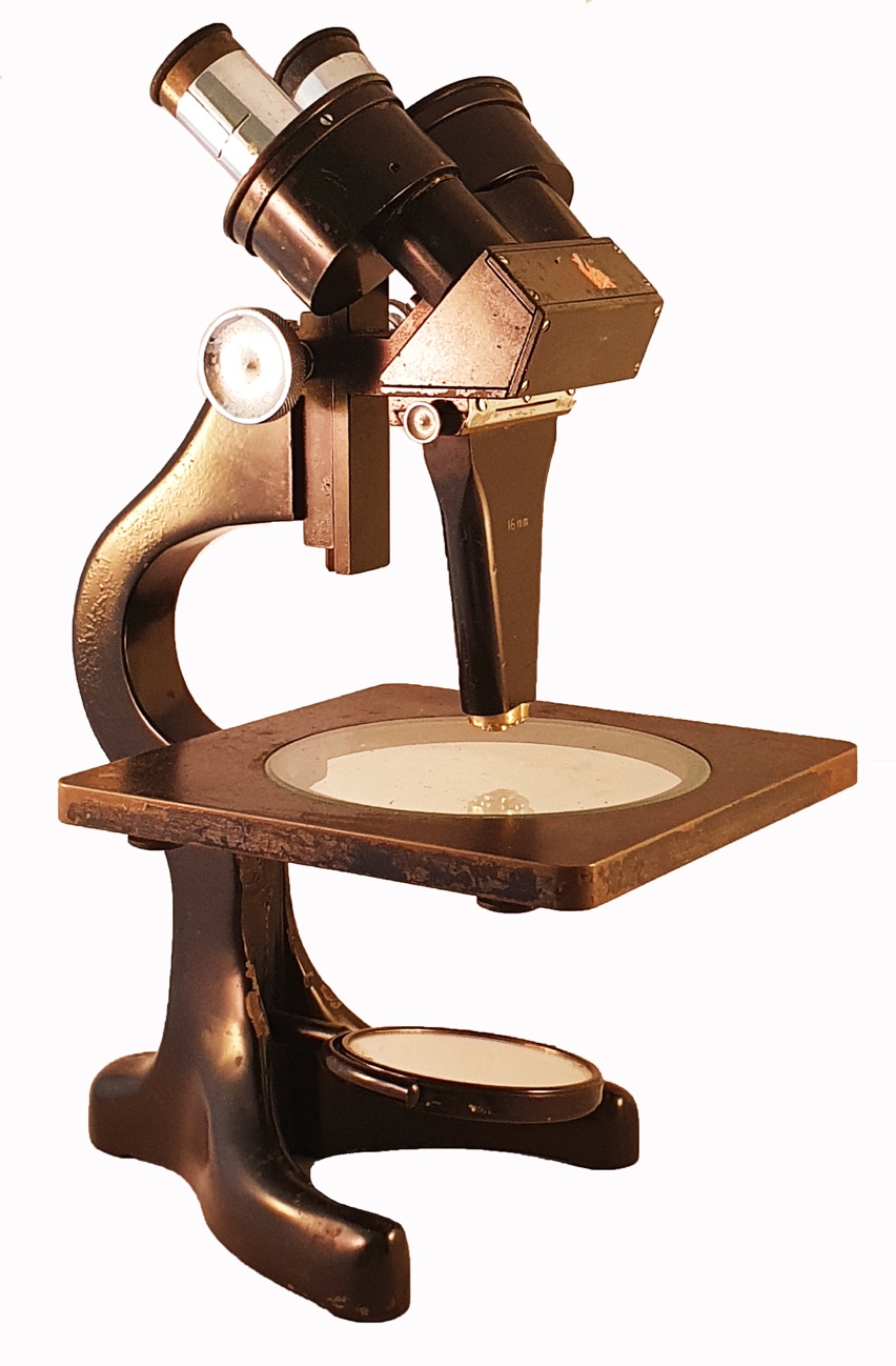 A close-up of a microscopeDescription automatically generated