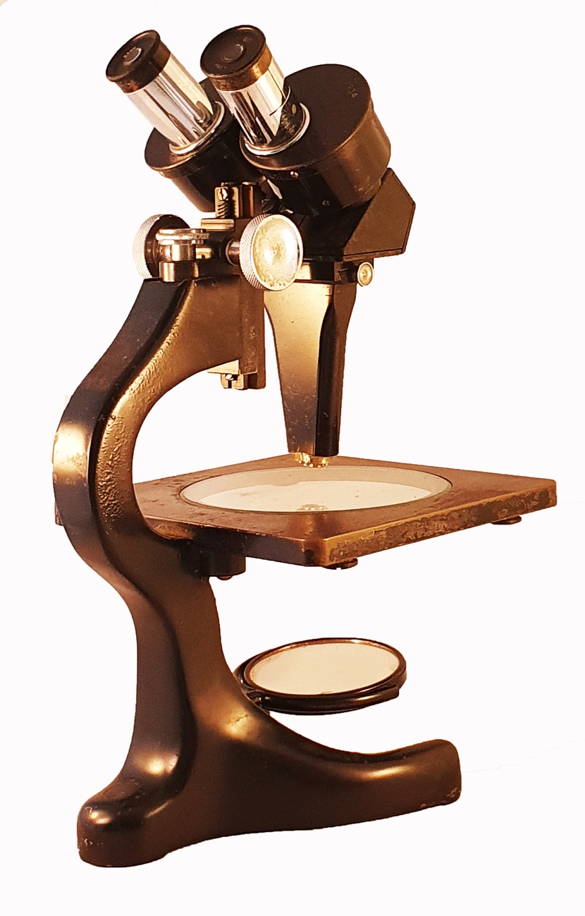 A close-up of a microscopeDescription automatically generated